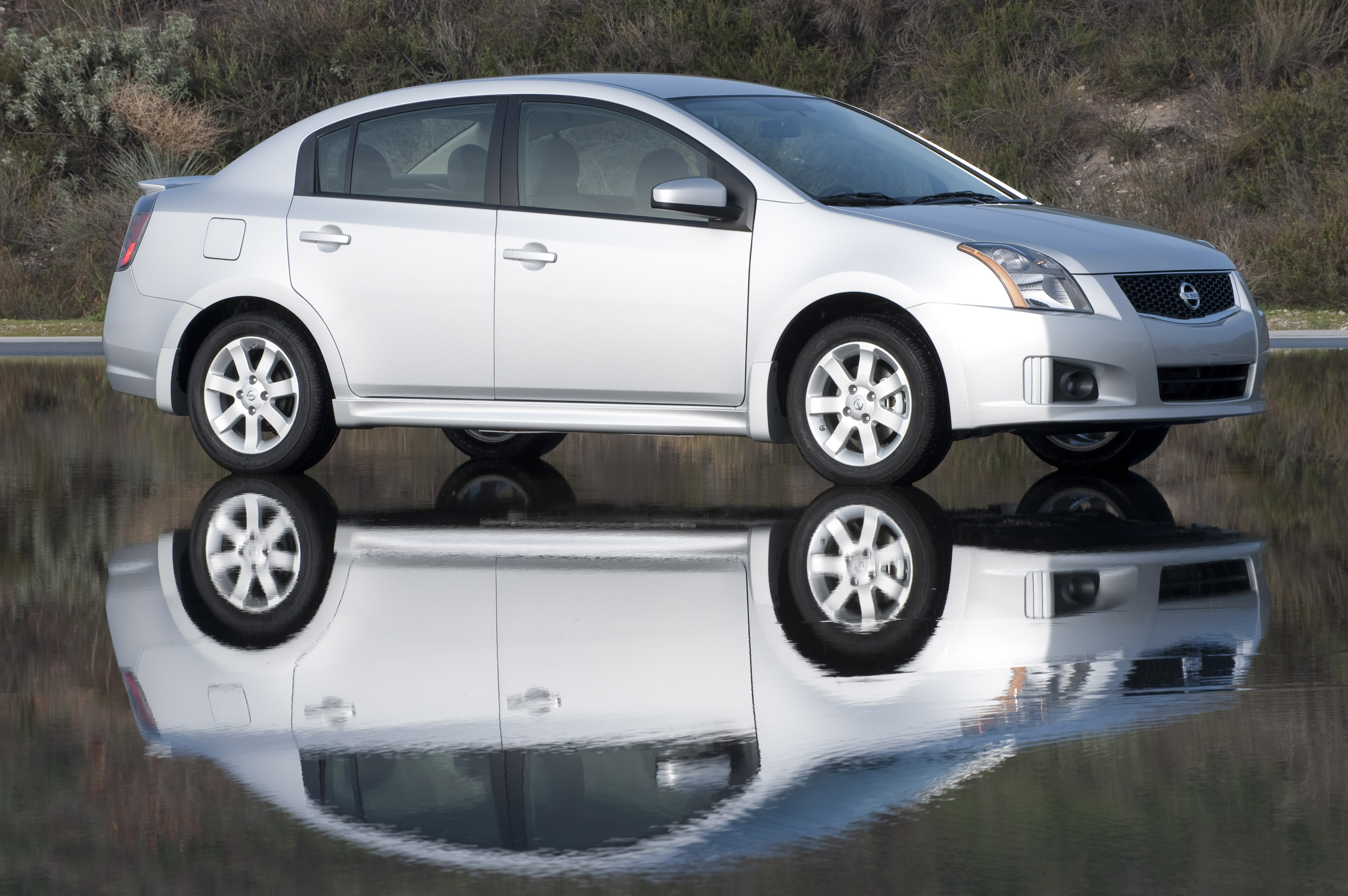 2009 Nissan Sentra - HD Pictures @ carsinvasion.com