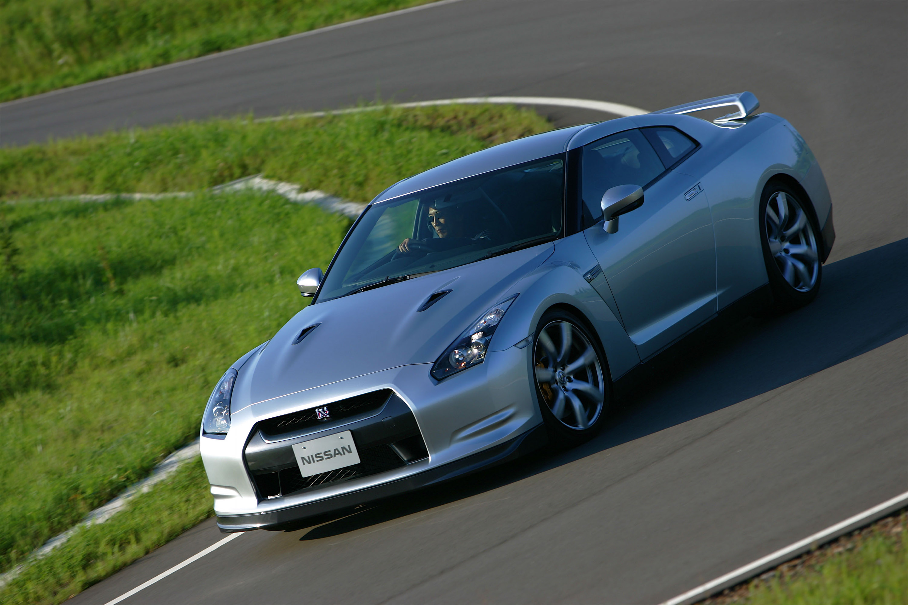 2011 Nissan GT-R - HD Pictures @ carsinvasion.com