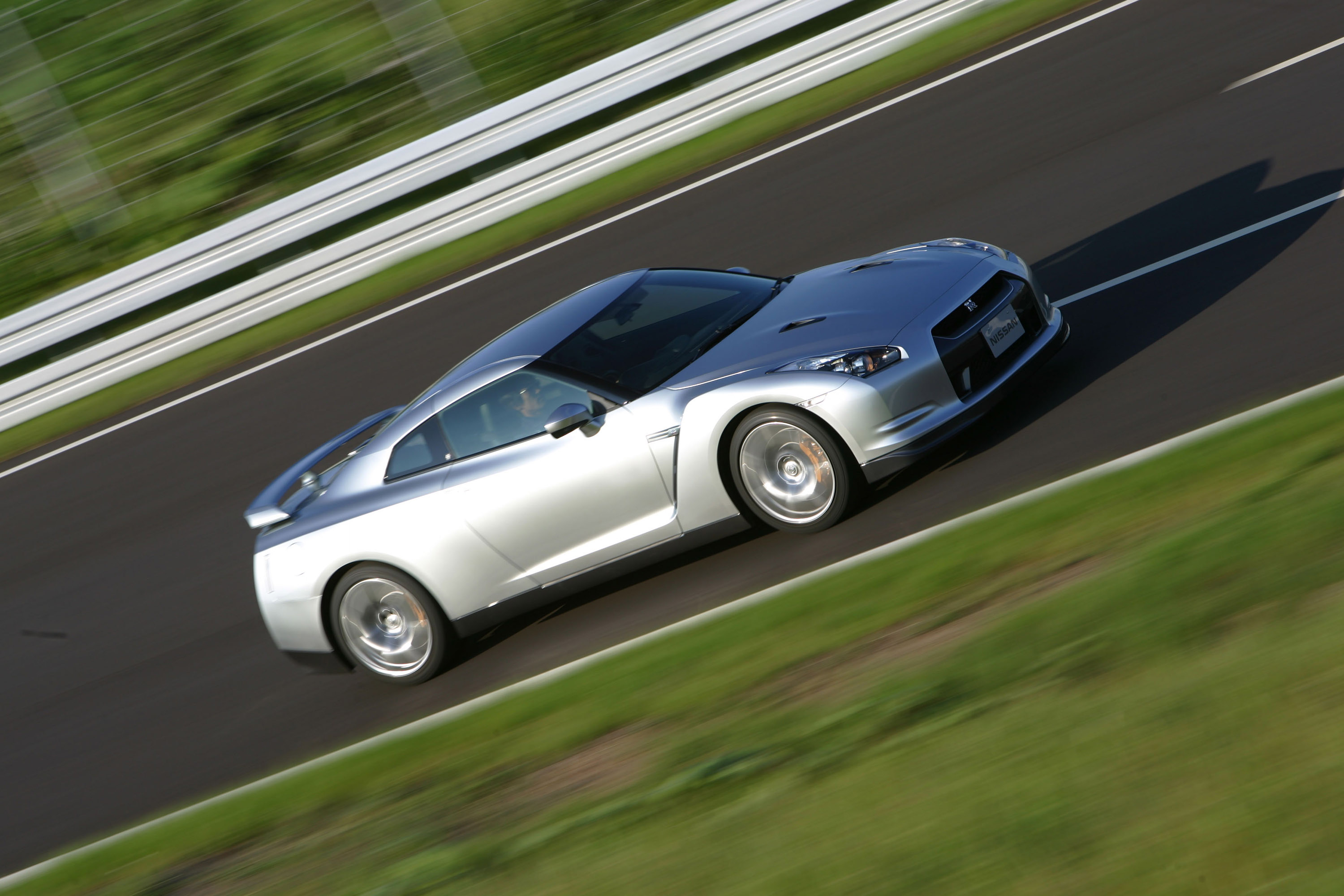 2011 Nissan GT-R - HD Pictures @ carsinvasion.com