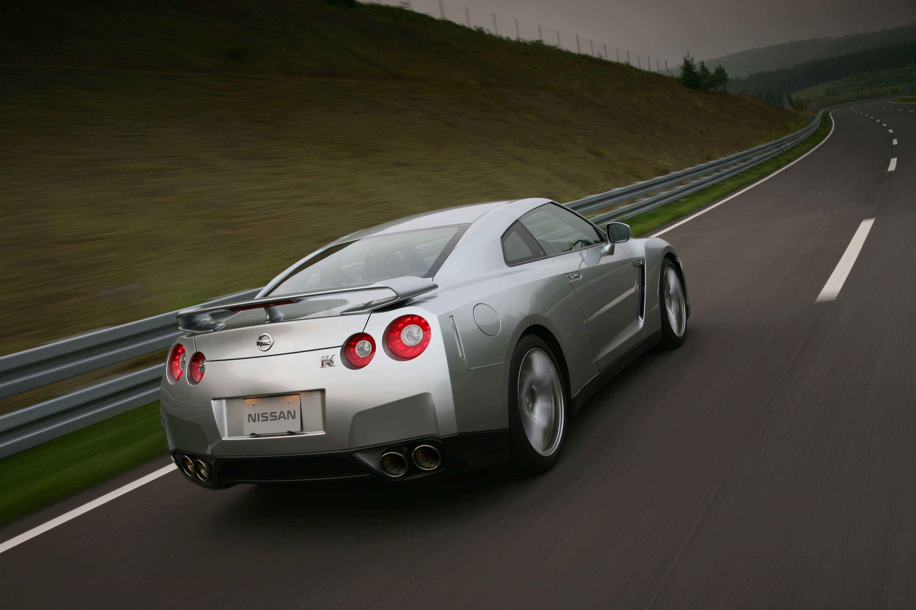 2011 Nissan GT-R - HD Pictures @ carsinvasion.com