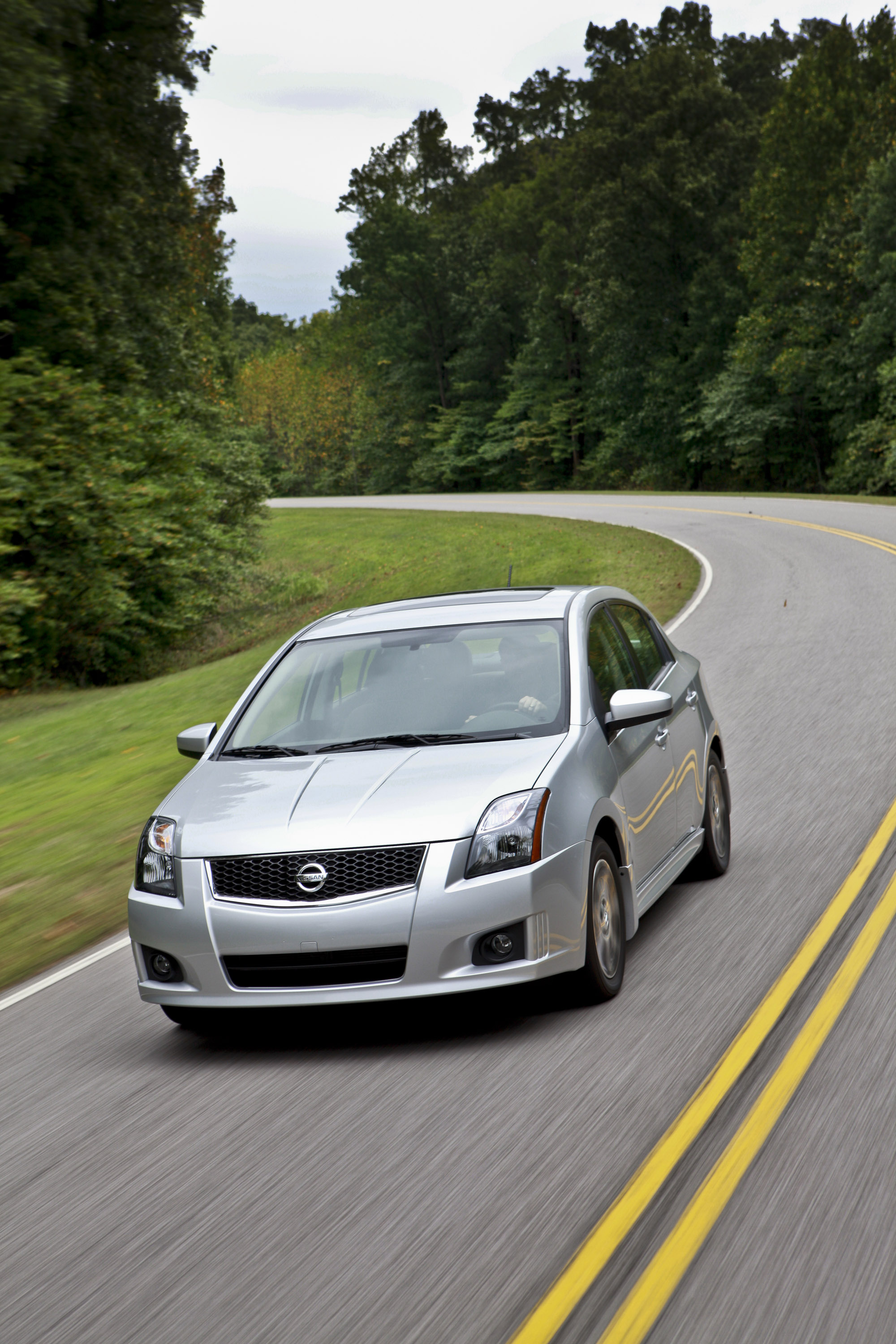 2012 Nissan Sentra - HD Pictures @ carsinvasion.com