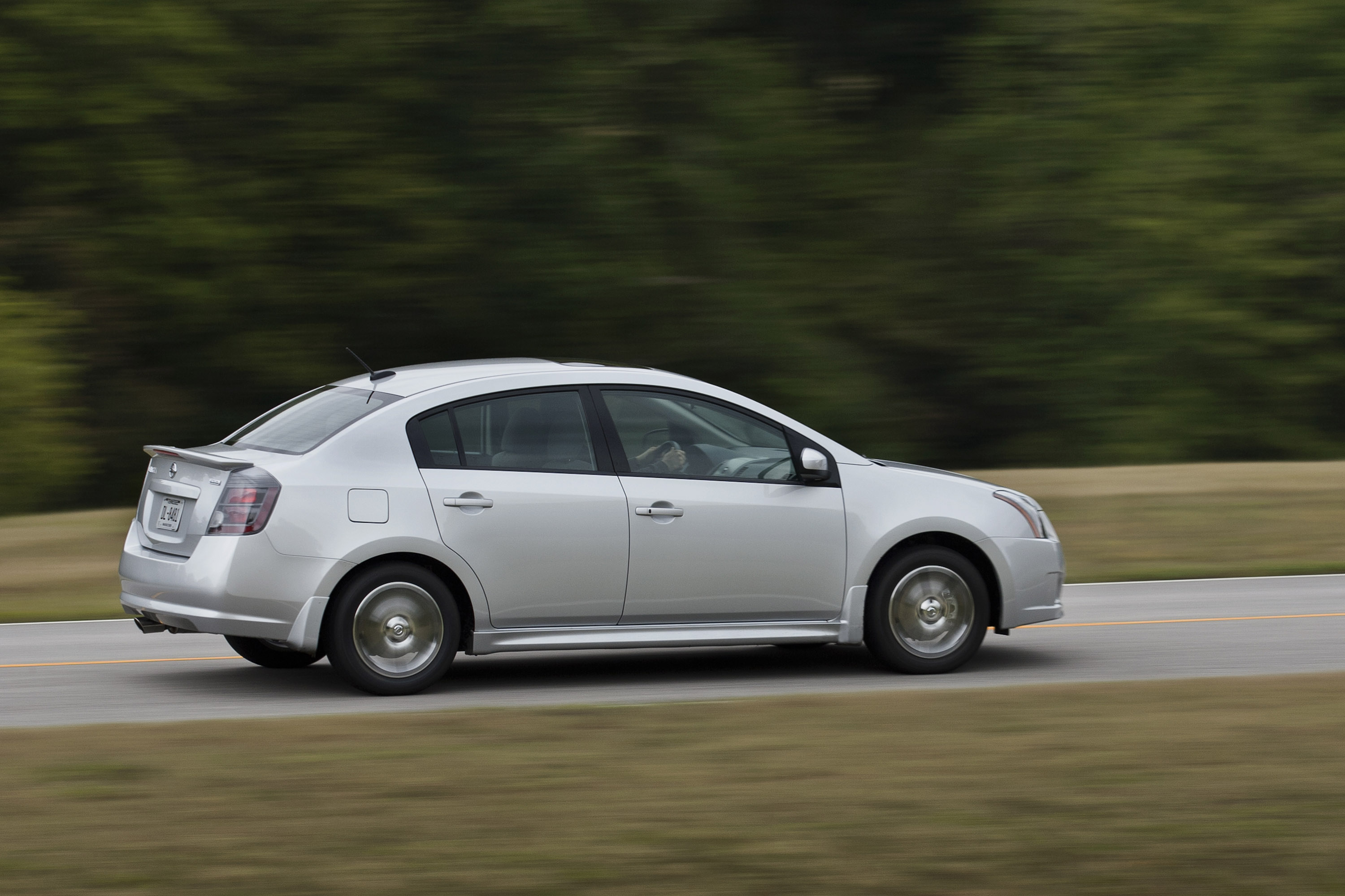 2012 Nissan Sentra - HD Pictures @ carsinvasion.com