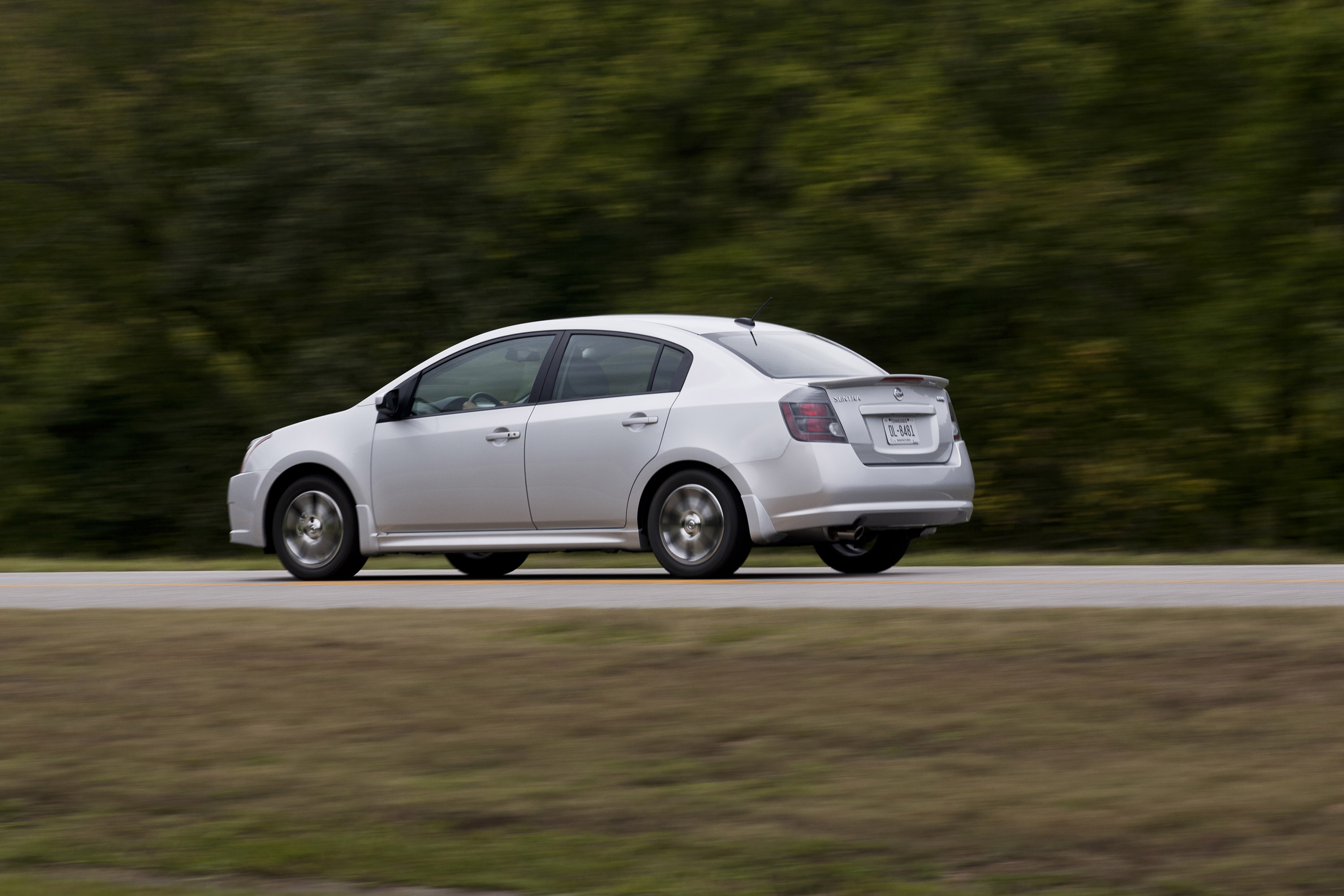 2012 Nissan Sentra - HD Pictures @ carsinvasion.com