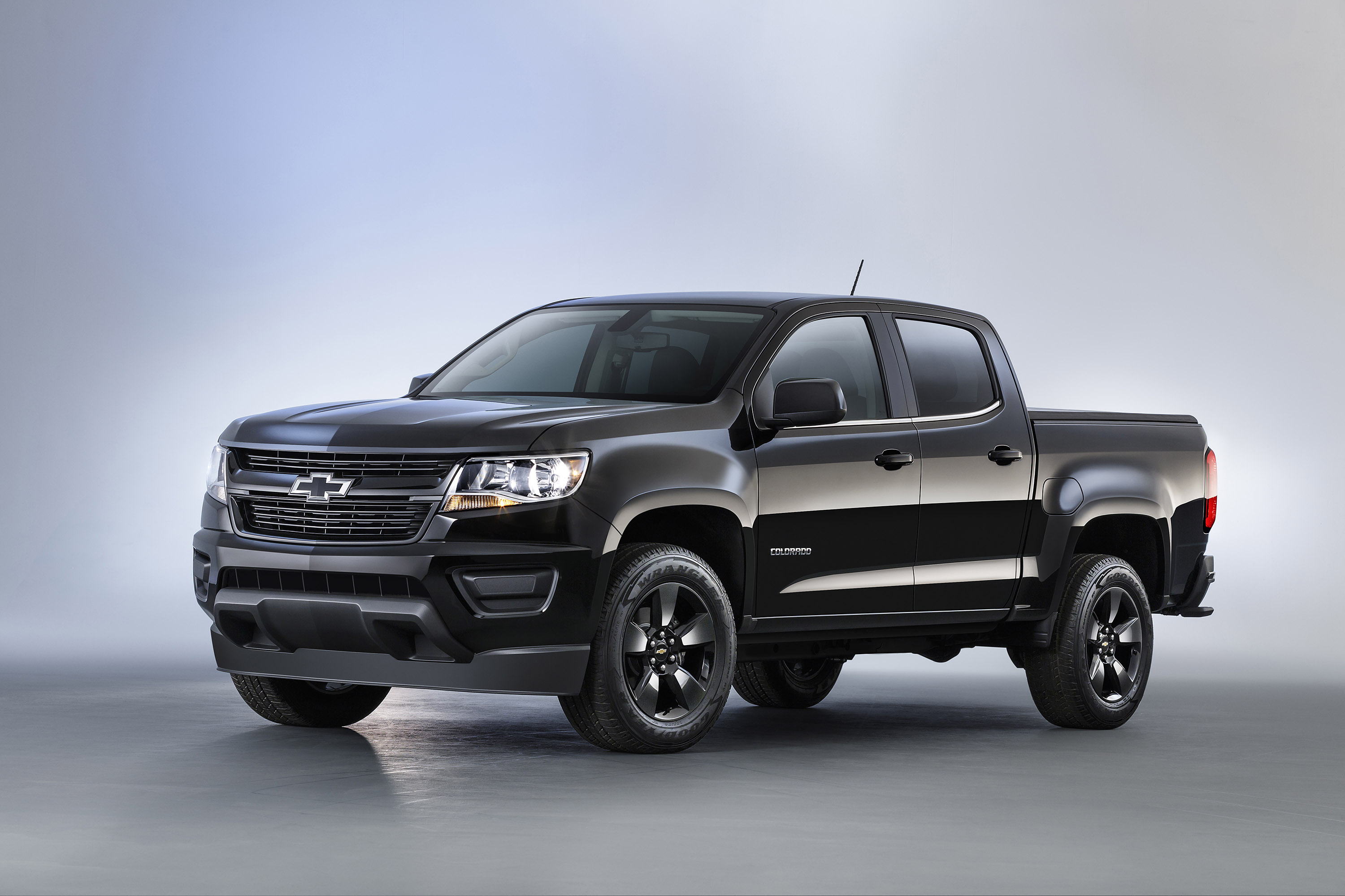 2016 Chevrolet Colorado Midnight Edition - HD Pictures @ carsinvasion.com
