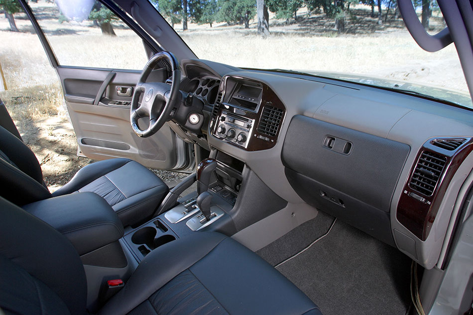 2004 Mitsubishi Montero - HD Pictures @ carsinvasion.com